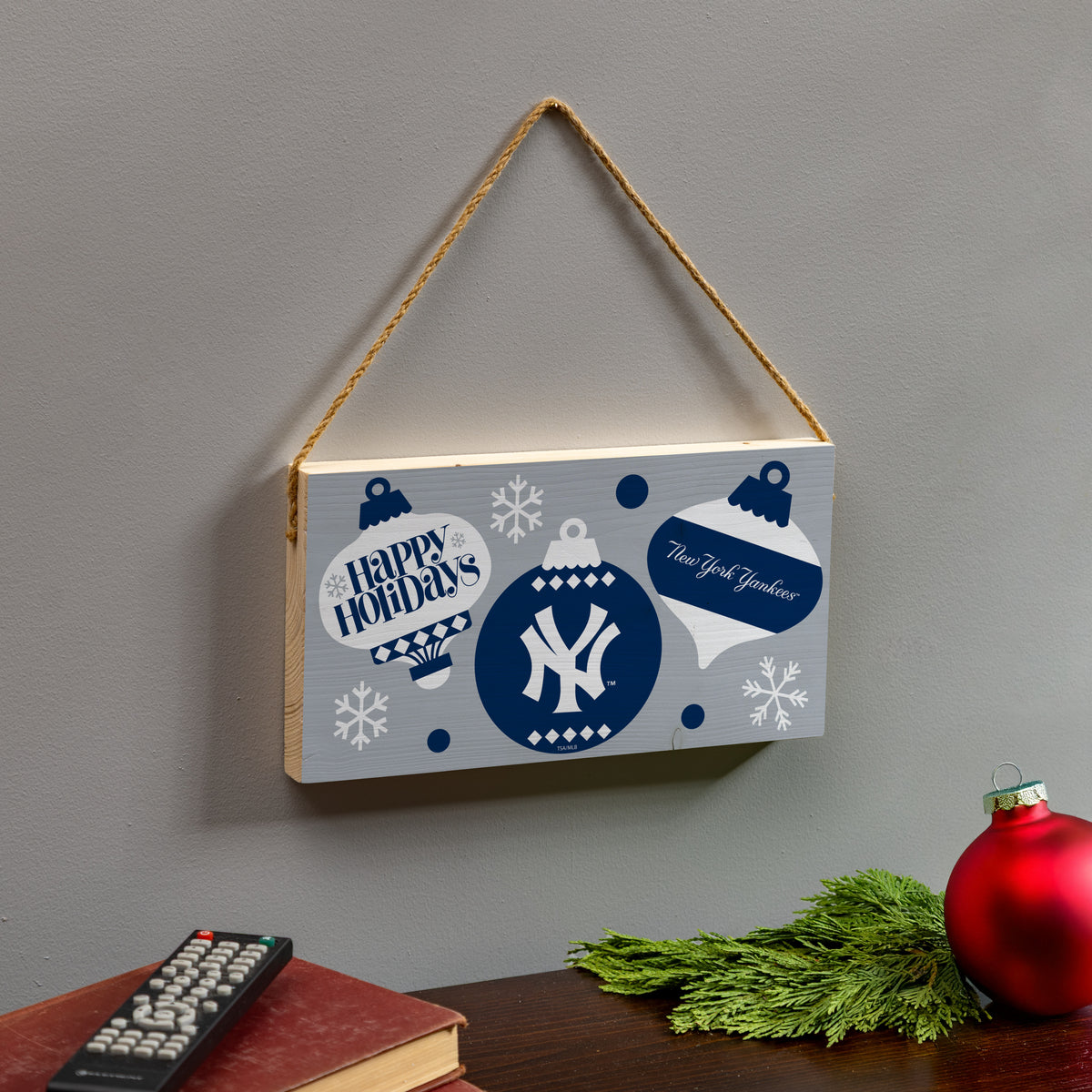 New York Yankees Holiday Wood Wall Sign, 6x11 – Team Sports America